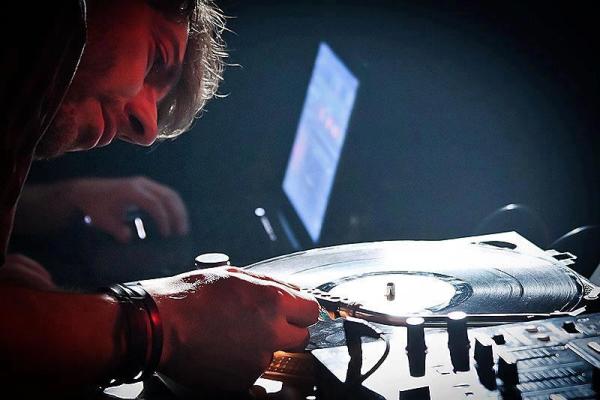 5 Reasons You Should Learn To DJ With Vinyl